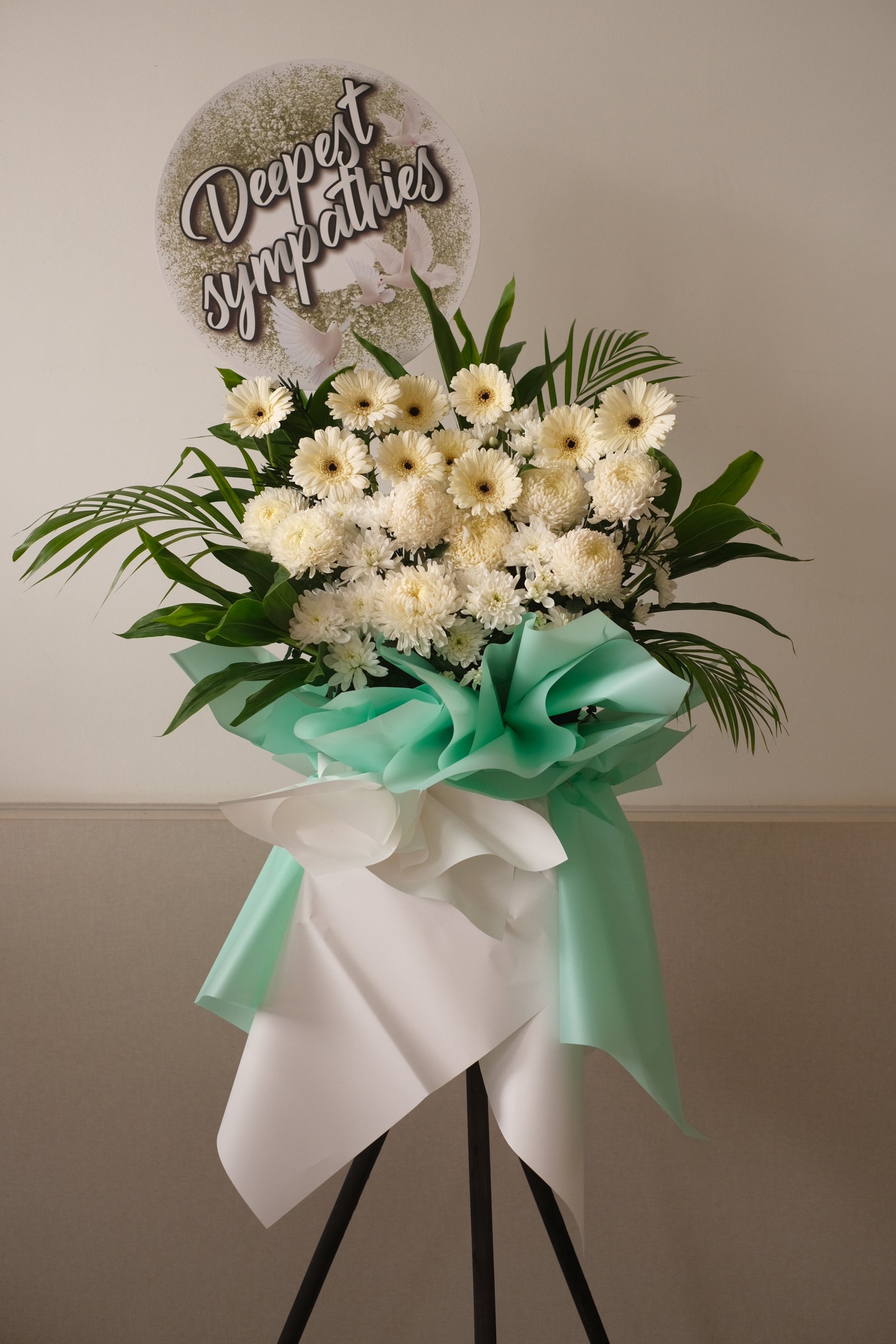 Cornwall | Large & Beautiful Condolences Flowers , Same Day Delivery ...