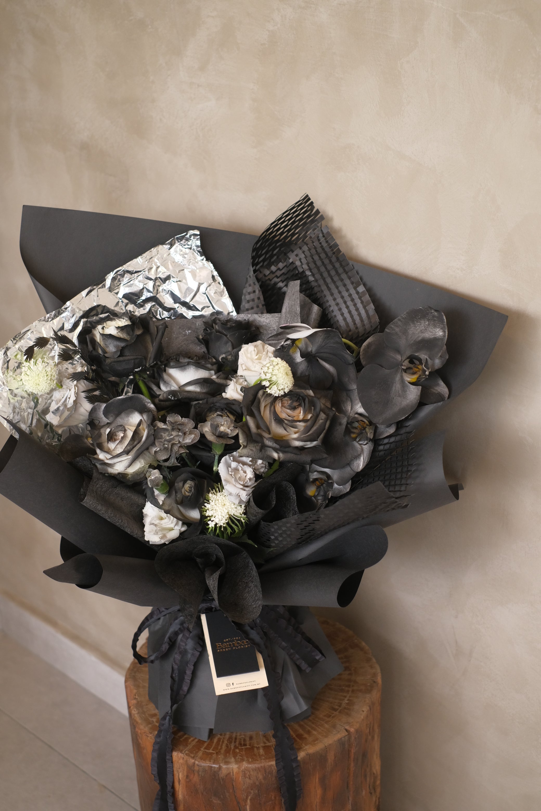 Gothic Black l | Flowers for Him | Cappuccino Roses Flowers Delivery in ...